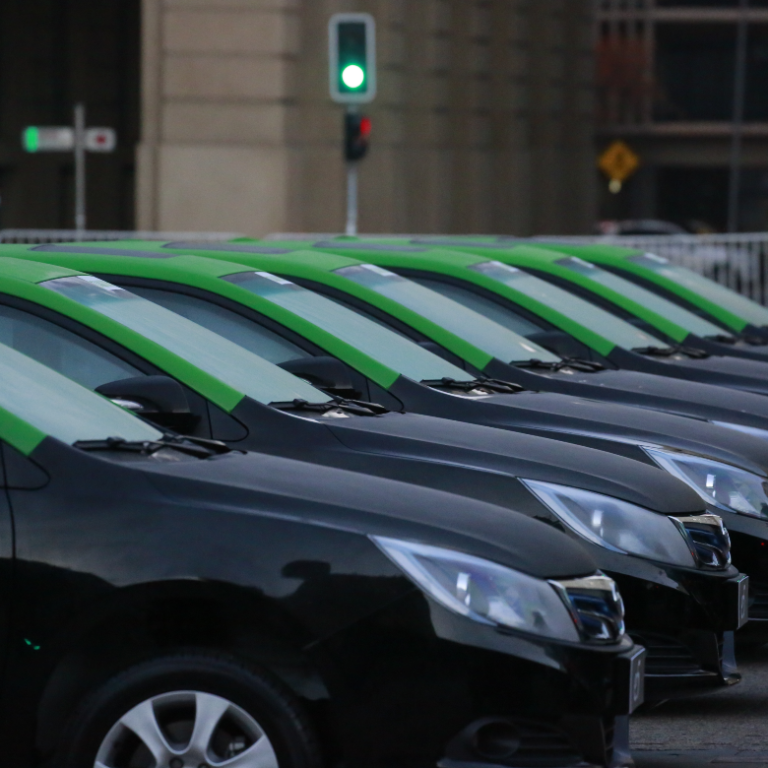 Las buenas experiencias del programa Mi Taxi Eléctrico - Agencia de ...